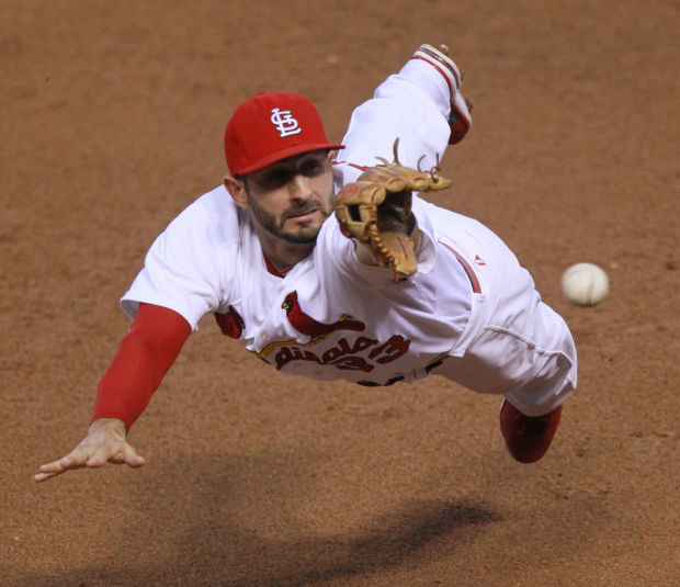 Cards, Descalso agree to $1.29 million deal