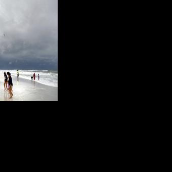 Your daily 6: Birthday boos for Rudy, plane search ends again and ...