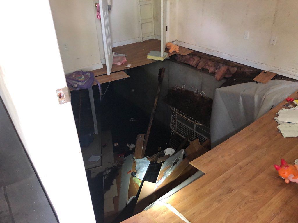 Investors checking out vacant St. Louis home are trapped when stairs ...