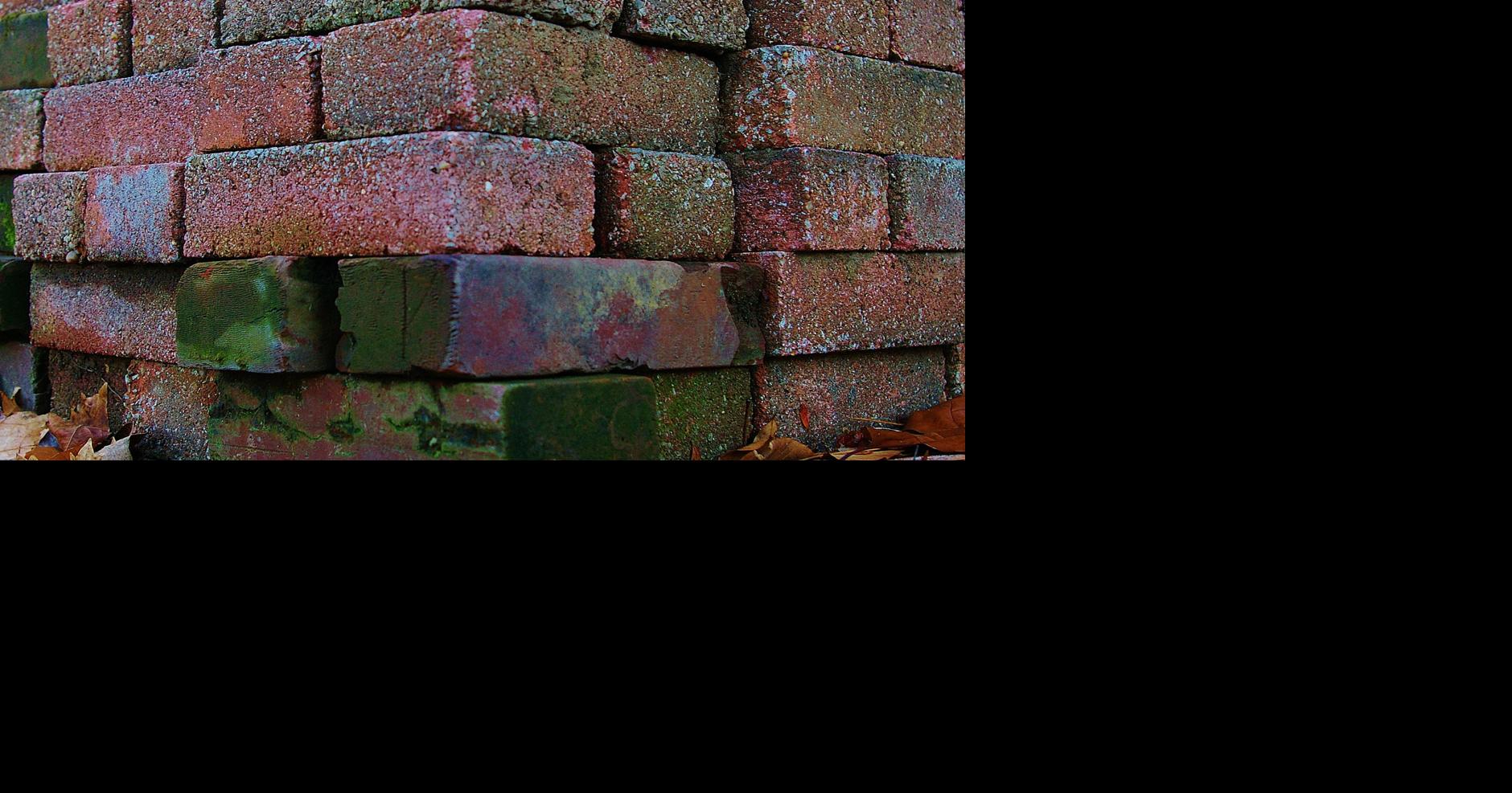 Bricklayers threaten strike in contract negotiations