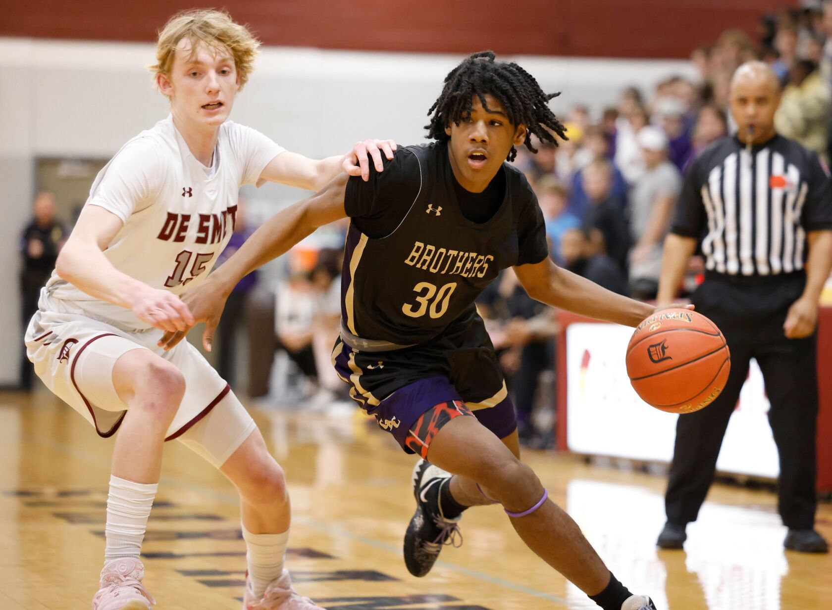 De Smet holds off CBC, earns at least share of MCC championship