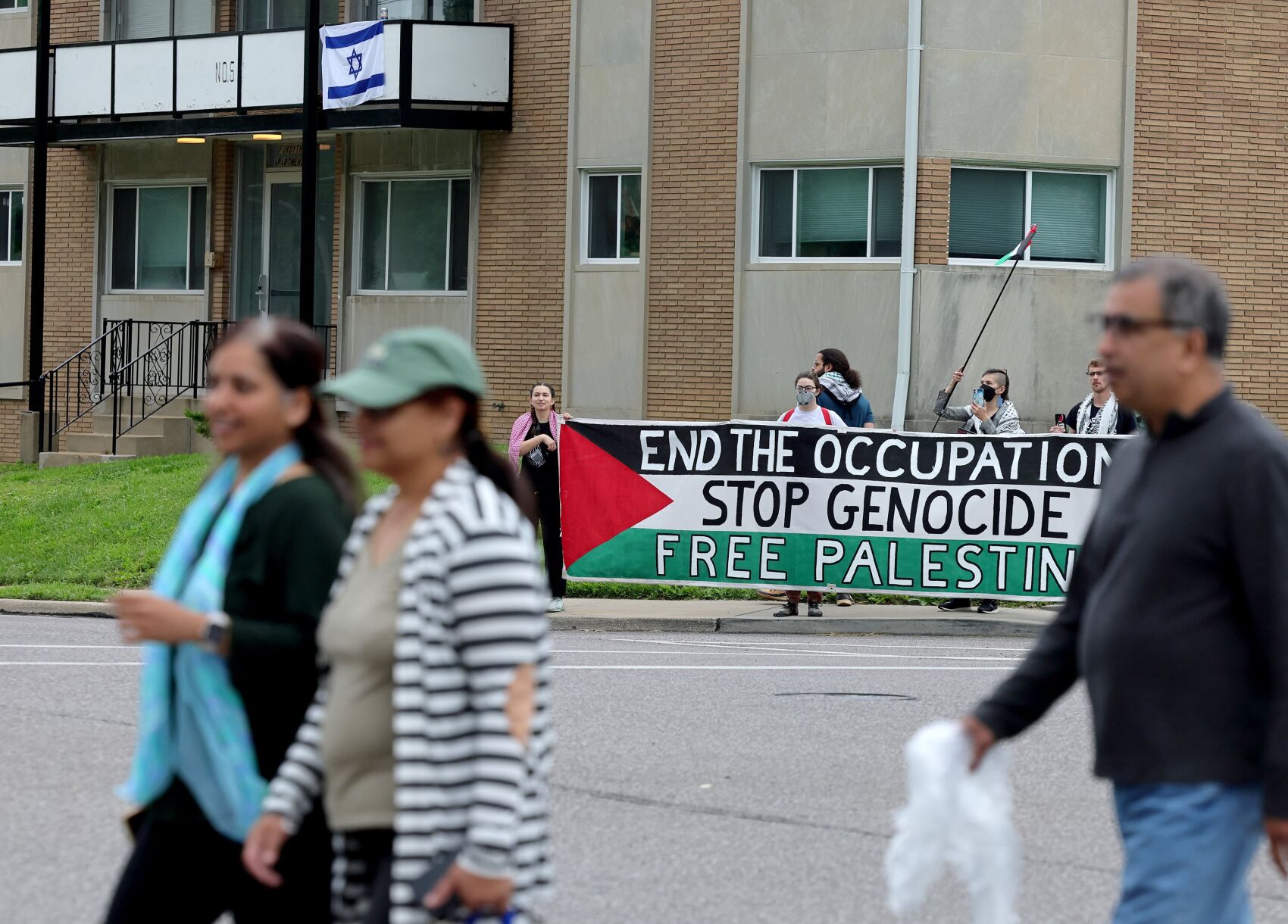 Pro-Palestinian protesters outside Washington University graduation