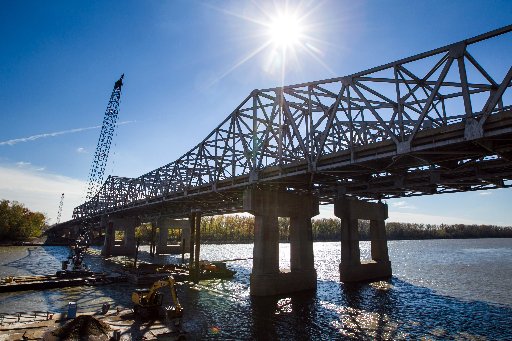 First-day Blanchette Bridge squeeze goes smoothly