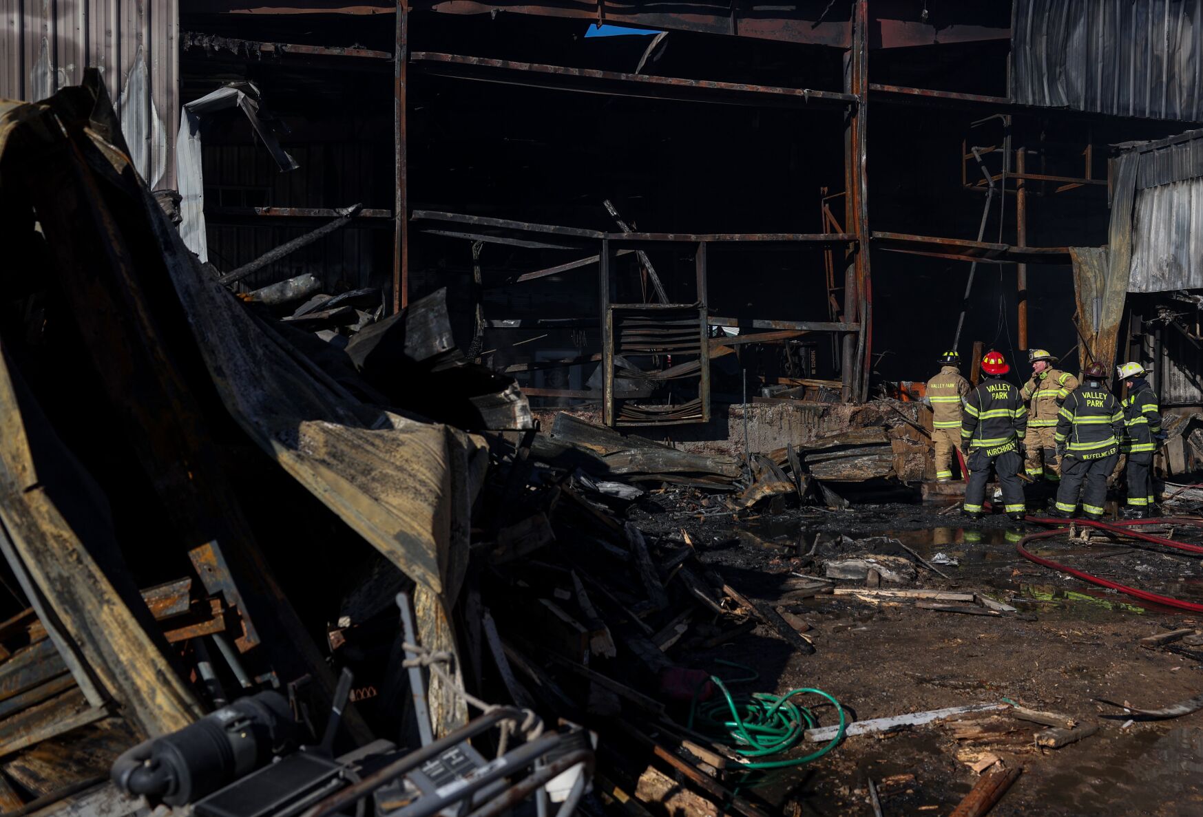 Crews battle hourslong warehouse fire in Valley Park