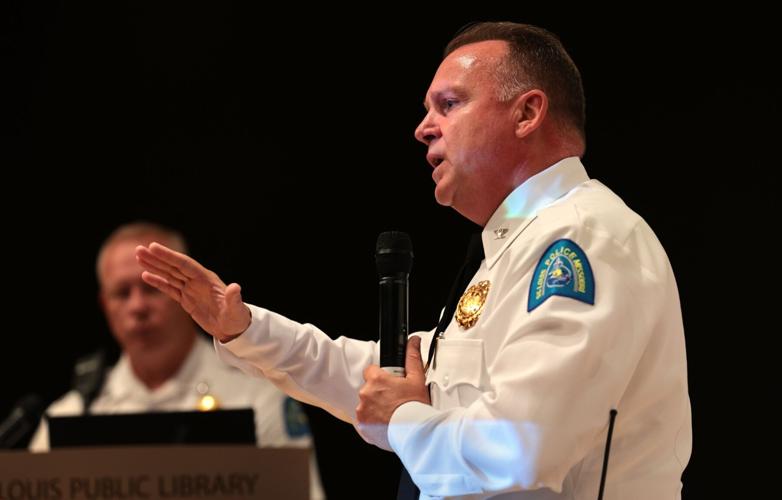 St. Louis police chief holds robbery suspect at gunpoint