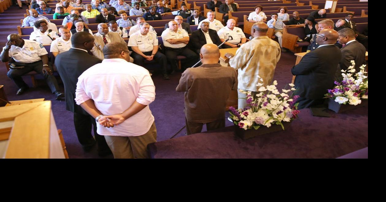 St. Louis cops, clergy join in prayer for end to violence