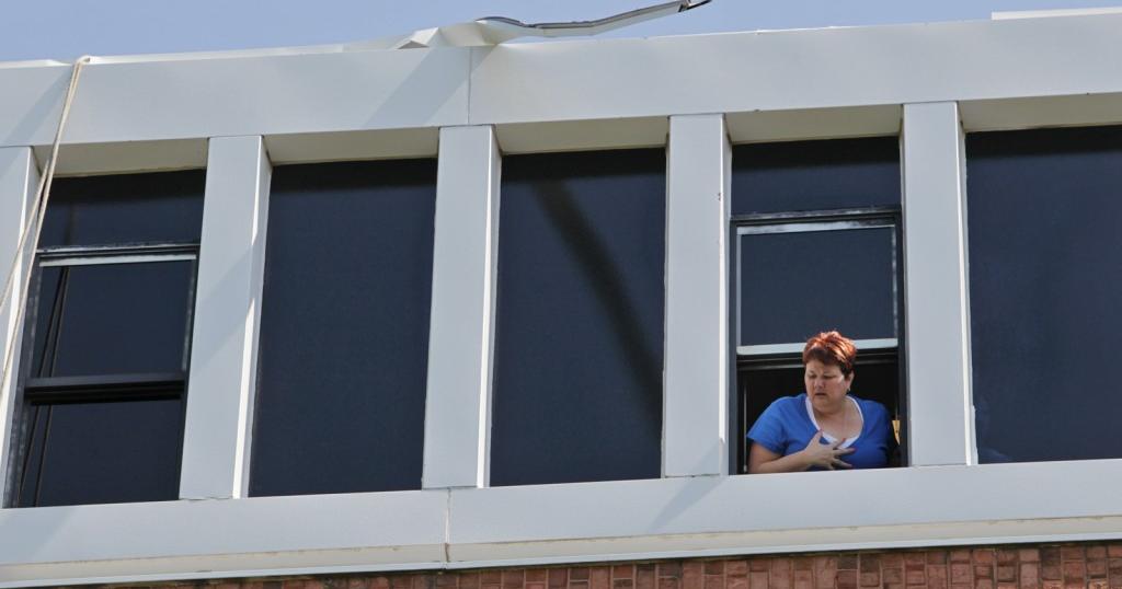 Window washer injured in platform collapse at Richmond Heights medical ...