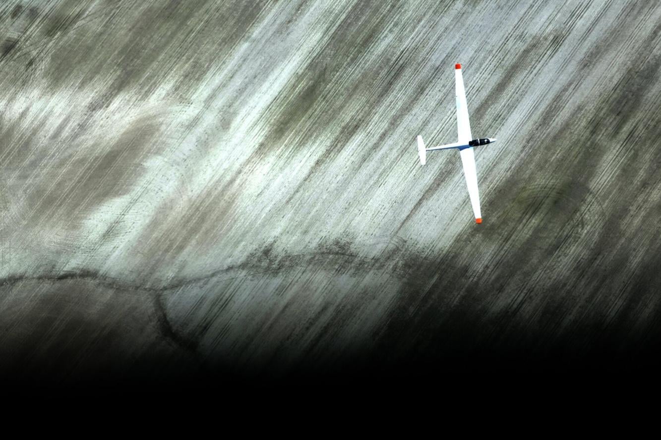 St. Louis Soaring club lets gliders fly high over farm fields