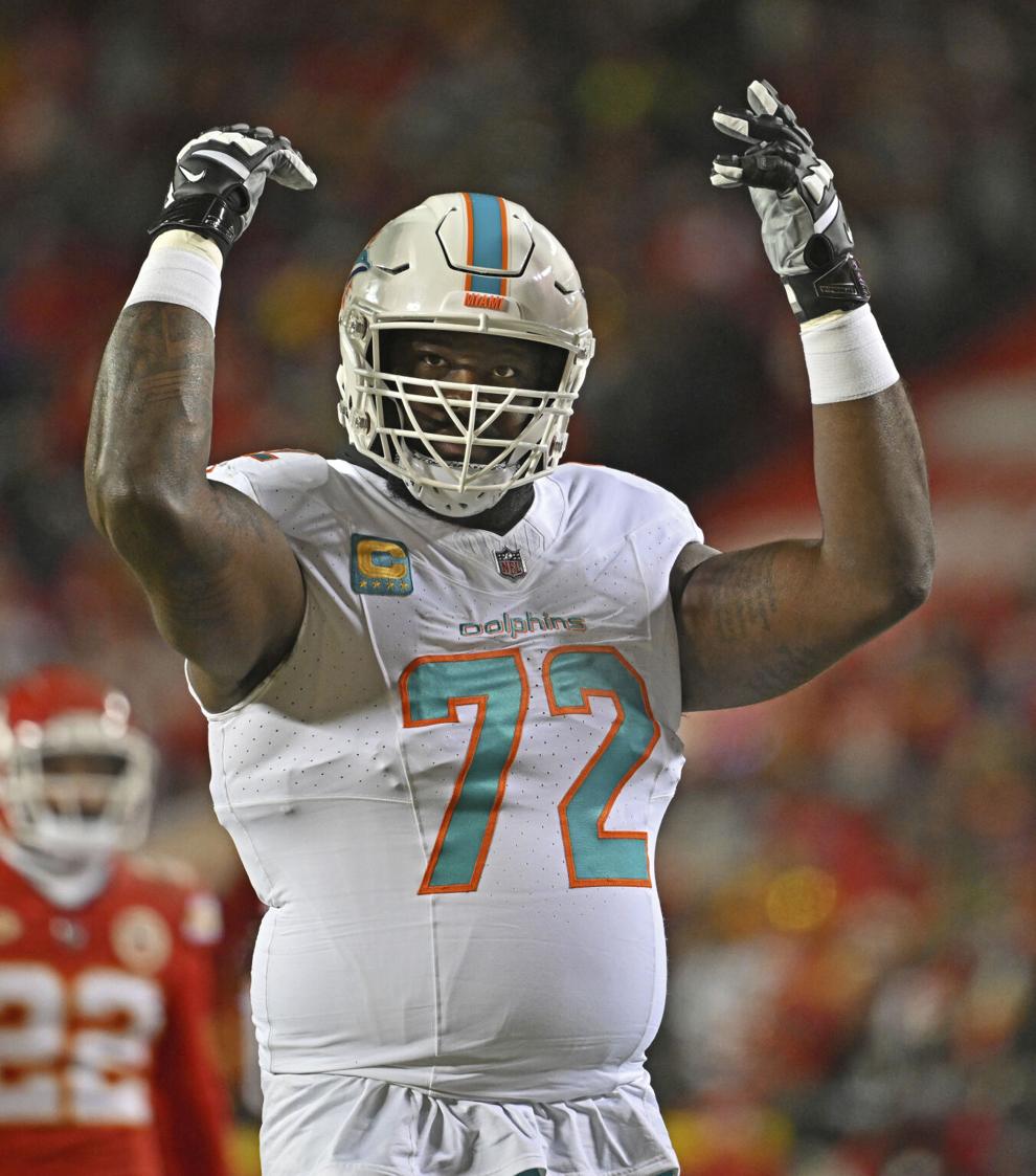 Miami Dolphins' Terron Armstead returns for 12th NFL season