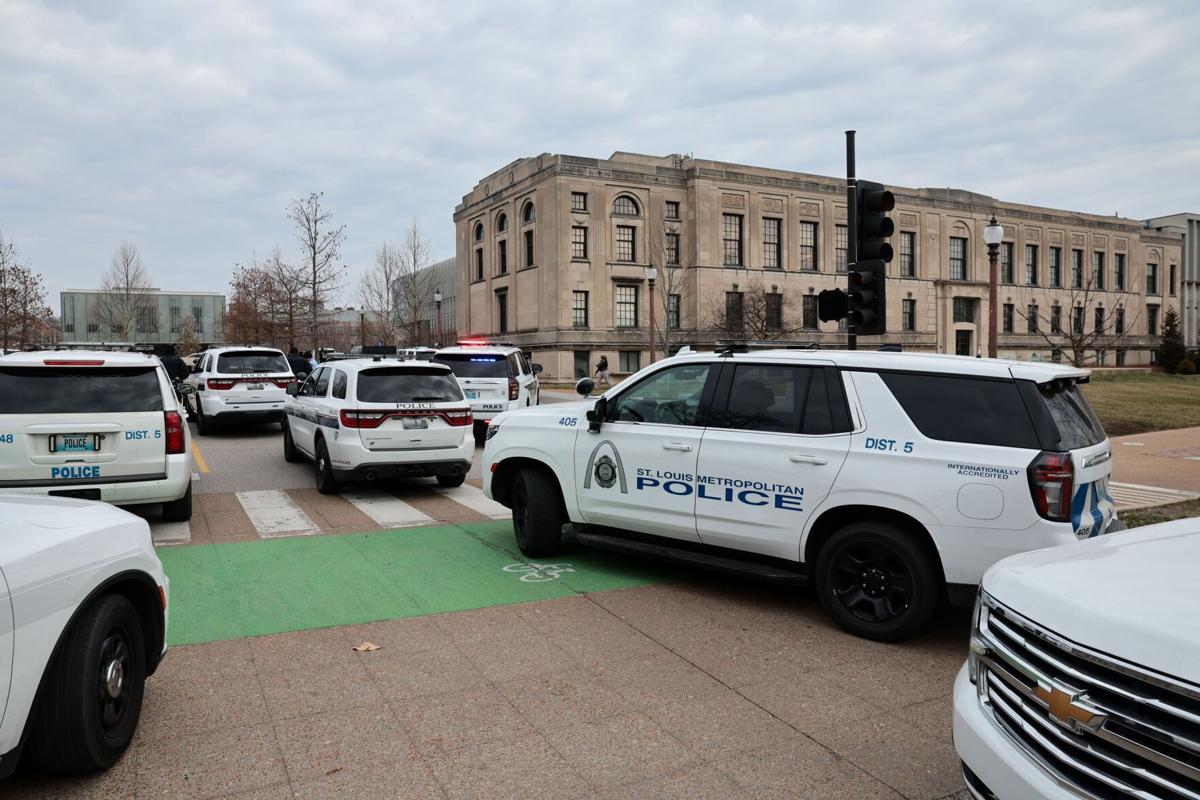 Police find no one with weapon on WashU campus in St. Louis