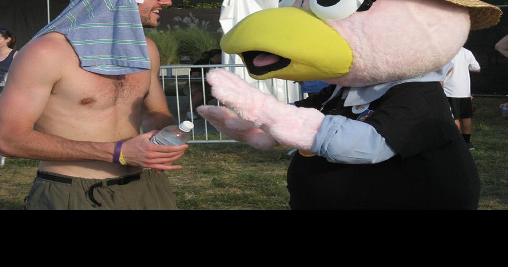 Weatherbird meets fans at LouFest