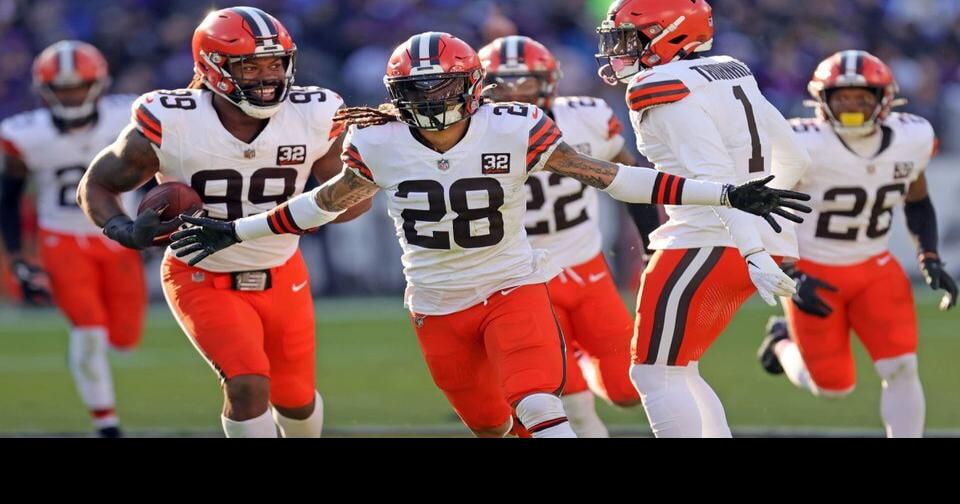 Alton's Mike Ford Jr., a Cleveland Browns cornerback, records his first ...