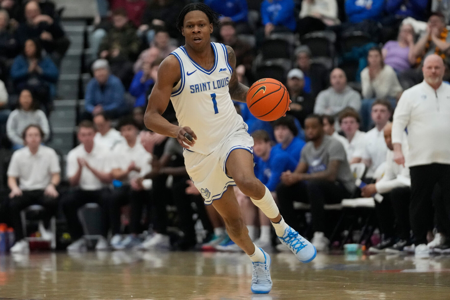 Another big blast pushes SLU basketball to 18th straight win