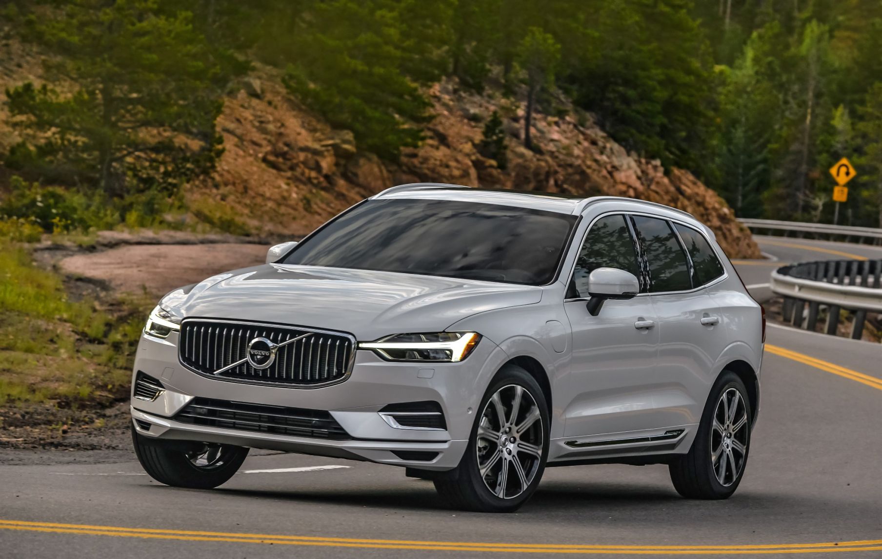 Volvo xc60 t8 inscription hybrid store