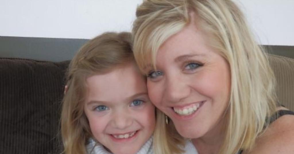 Mother-daughter look-alike contest winners