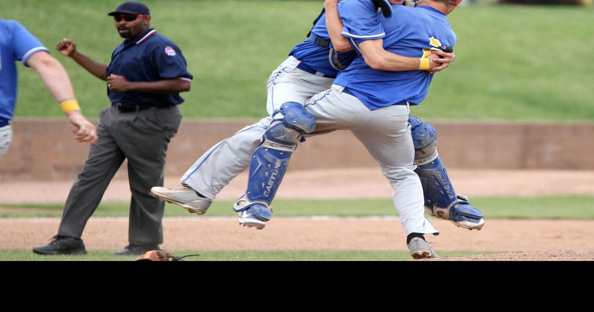 Robertson's eighth-inning homer propels Fatima to Class 3 title