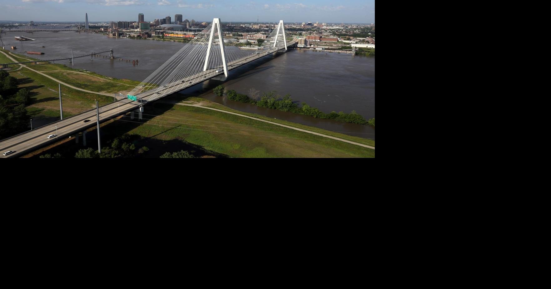 Driver is shot and killed on Stan Musial Bridge in Illinois