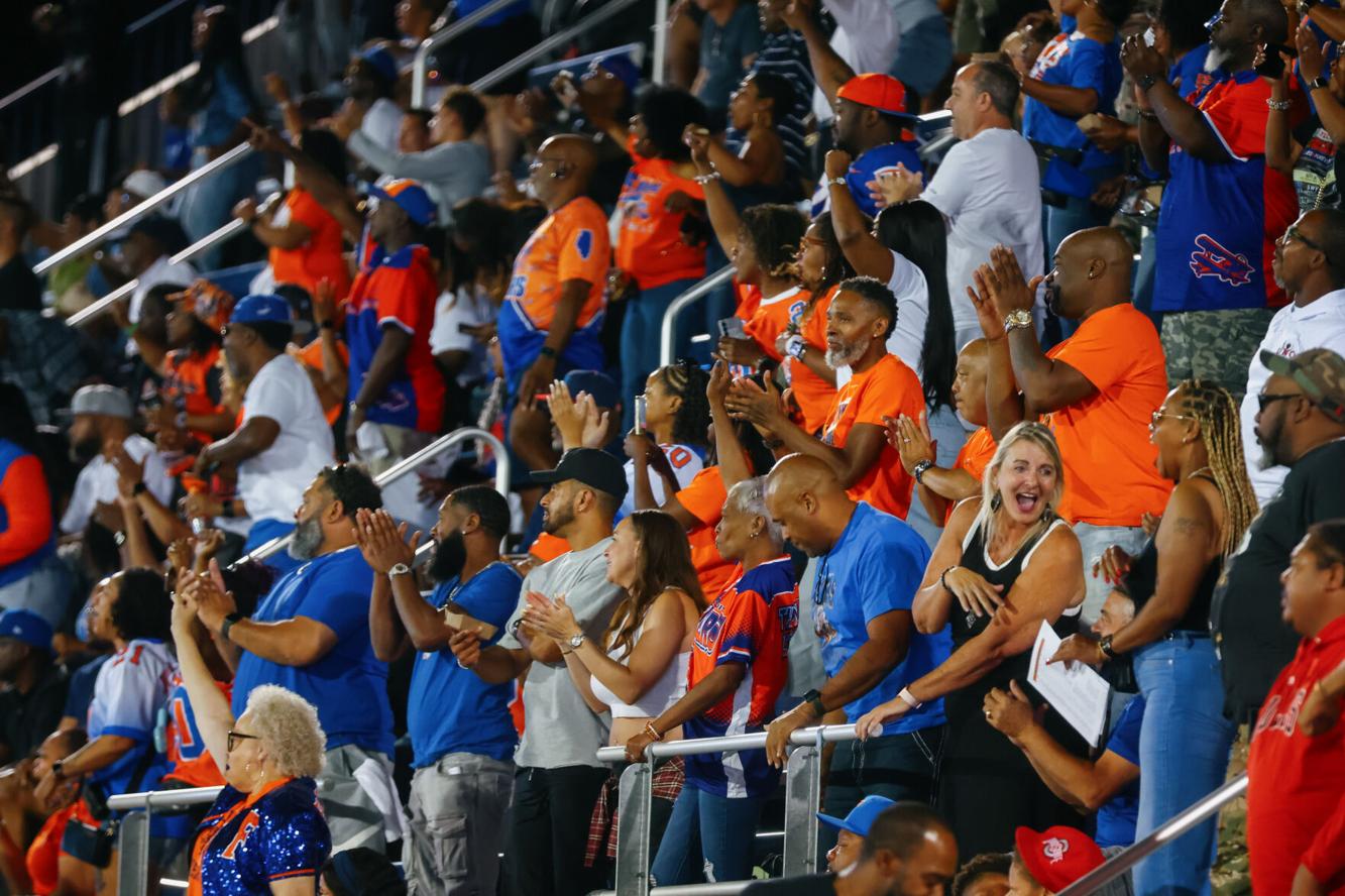 Bishop Gorman (Nev.) 35, East St. Louis 10