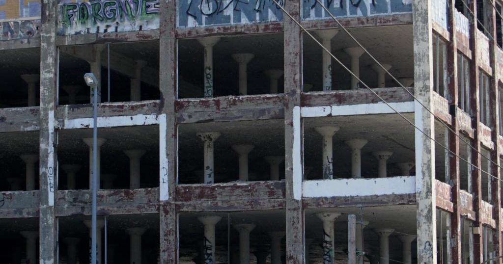 Some have visions of art for graffiti-covered Powell Square