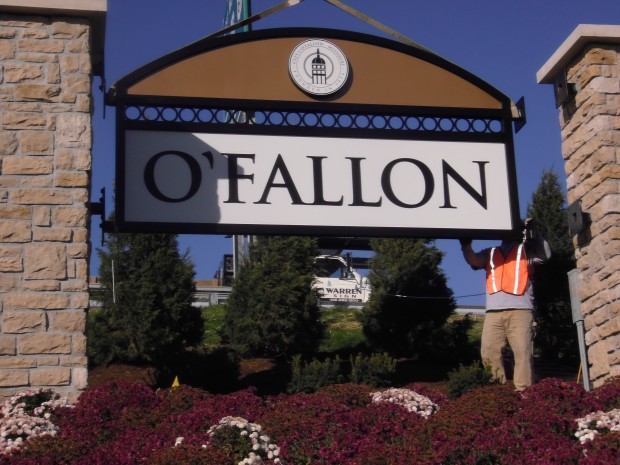 O'Fallon installs entrance sign at highway interchange