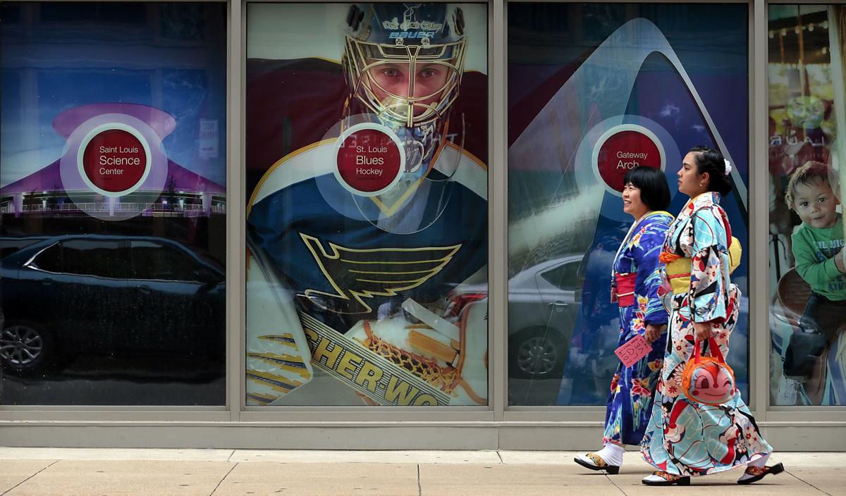 Jehovah's Witnesses bring 32,000 to downtown St. Louis, stalling ...