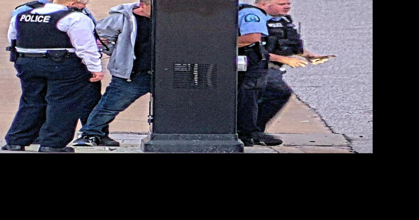 Man charged in Chicago area double homicide arrested near Gateway Arch