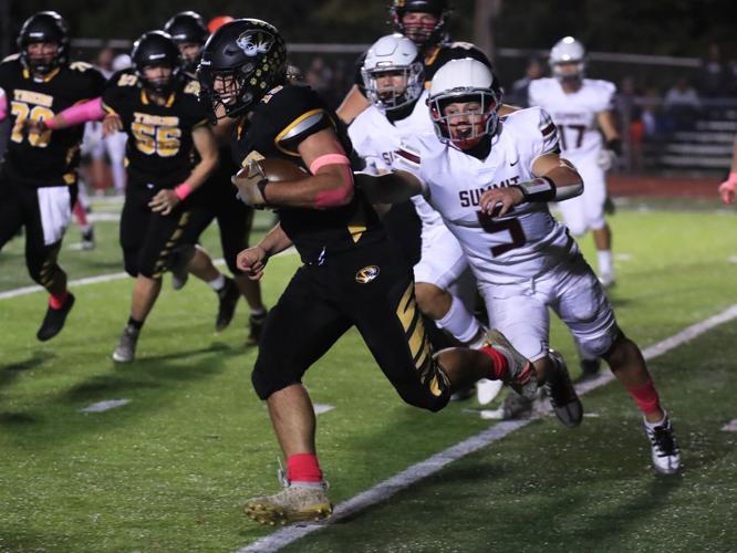 Tiller comes up big as Summit rallies past Oakville