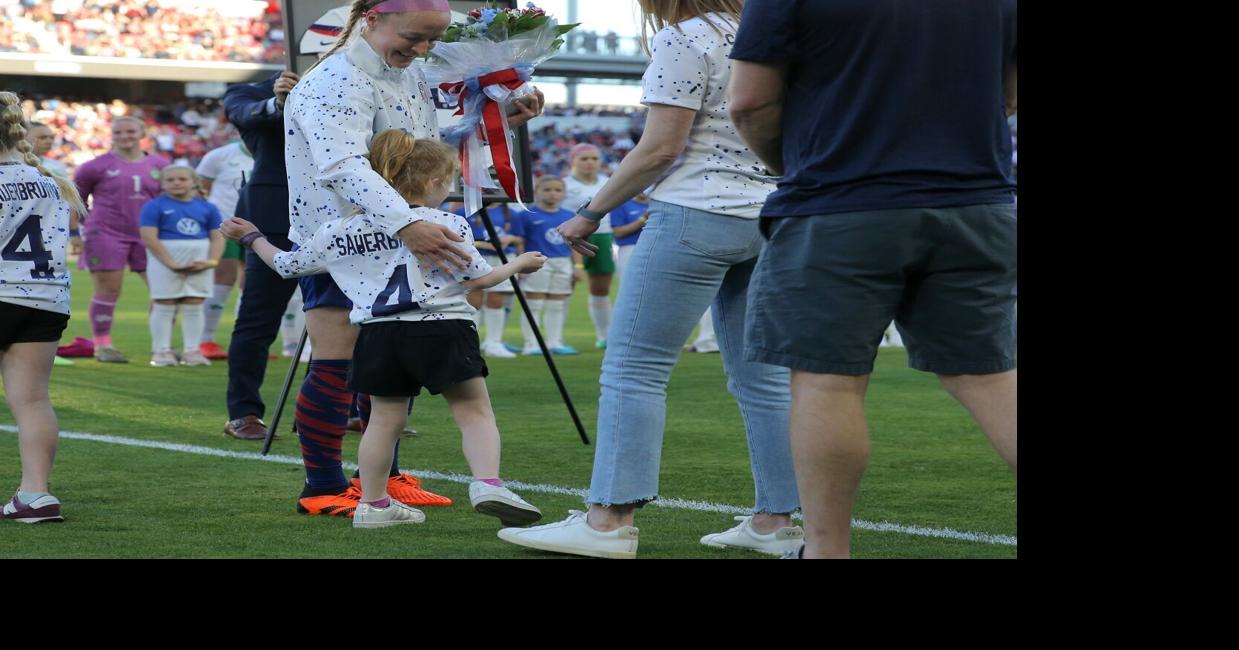 Ladue's Becky Sauerbrunn announces pro soccer retirement