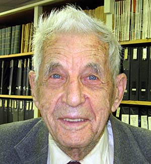 Historian, 101, still volunteering at library named for him