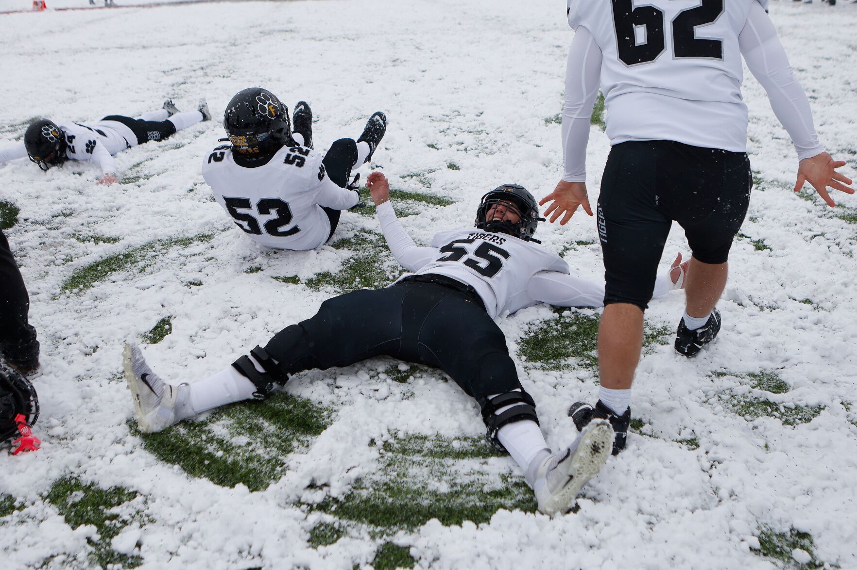 Festus gets past unbeaten Warrenton to advance to program's first state ...