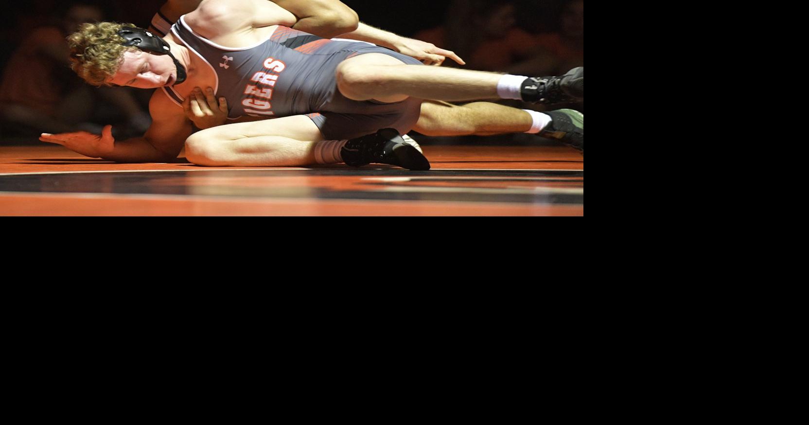 CBC's Saunders captures second national wrestling title
