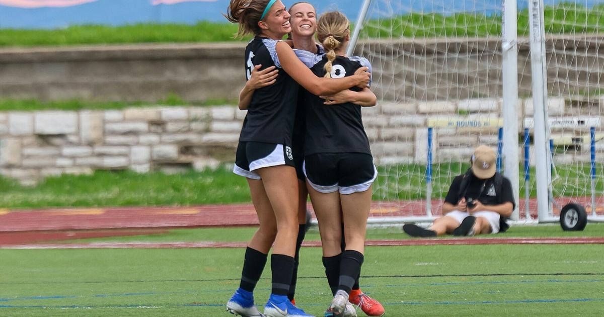 Class 3 District 3, final: Ladue 3, John Burroughs 0 Class 3 District 3, final: Ladue 3, John Burroughs 0
