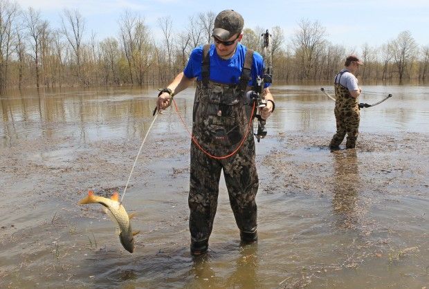 Mississippi River cresting north of St. Louis, towns still dry