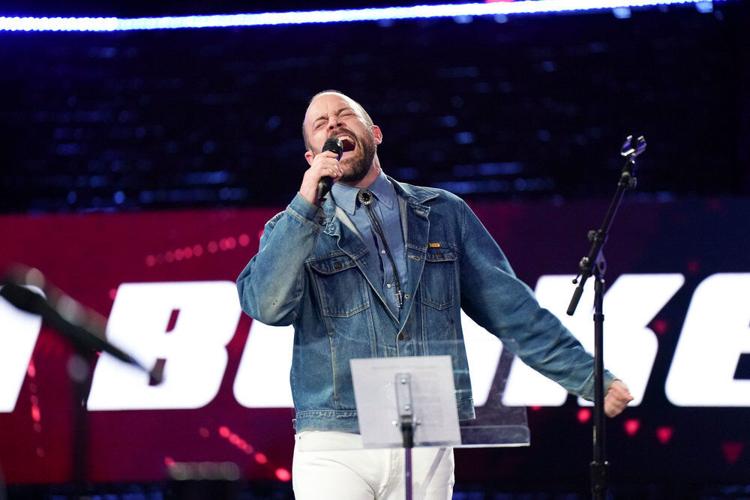 St. Louis' Neil Salsich is dropped on 'The Voice,' but Kelly Clarkson ...