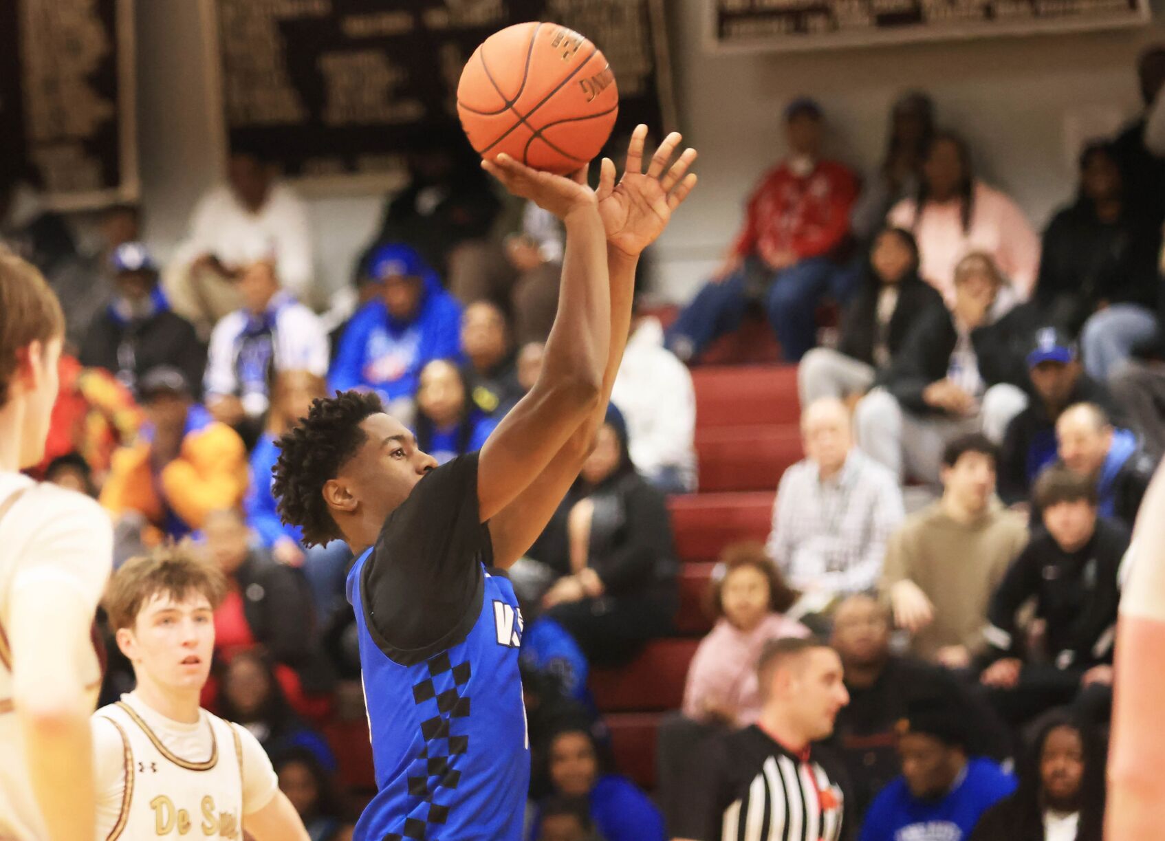 Vashon starts fast, rolls past De Smet in battle of area powers
