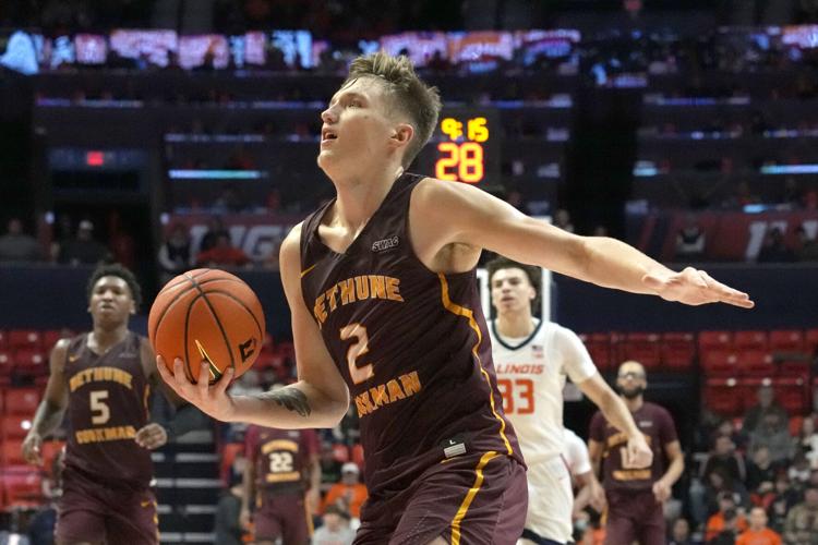 Brad Underwood raves about Illinois basketball's new starters Dain ...