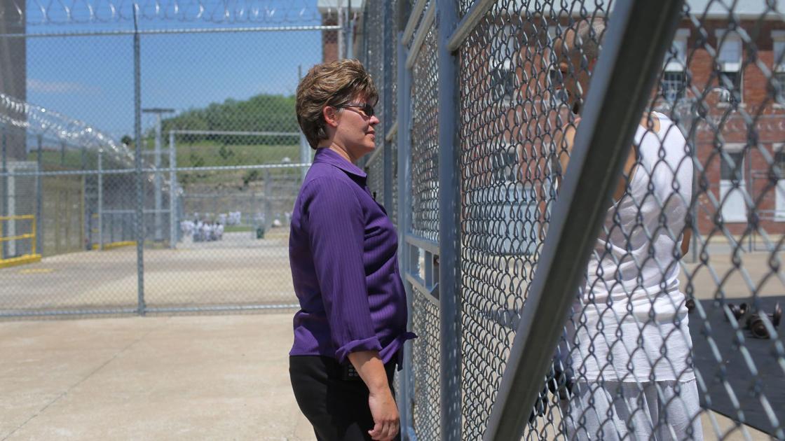 First Female Warden Of Maximum Security Menard Prison Worked Way Up In first-female-warden-of-maximum-security-menard-prison-worked-way-up-in