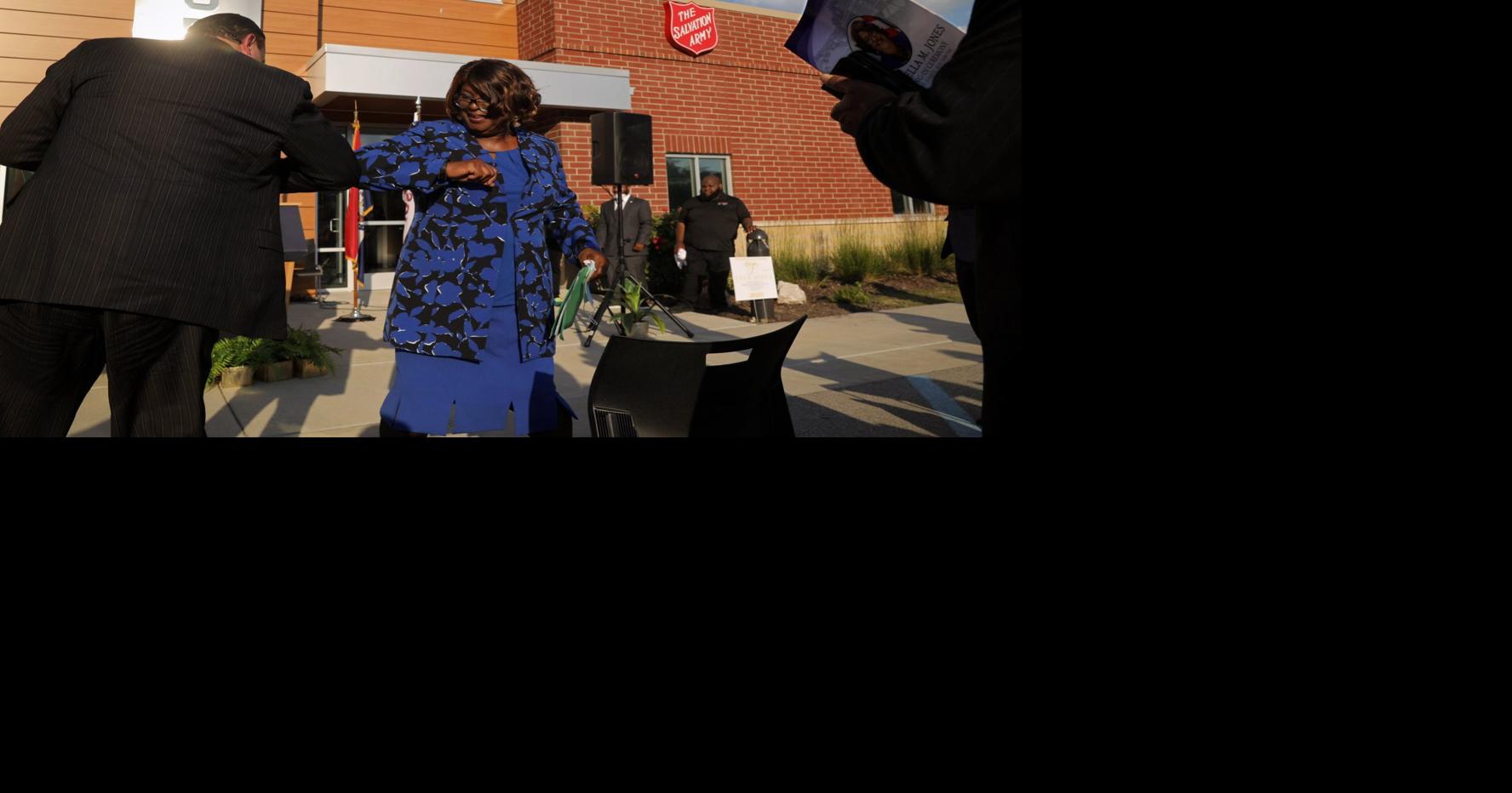 Ella Jones sworn in as Ferguson's first African American mayor