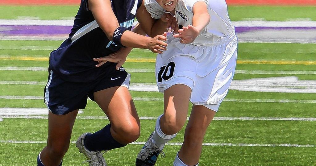 Fort Zumwalt West knocks off St. Dominic to win round-robin event