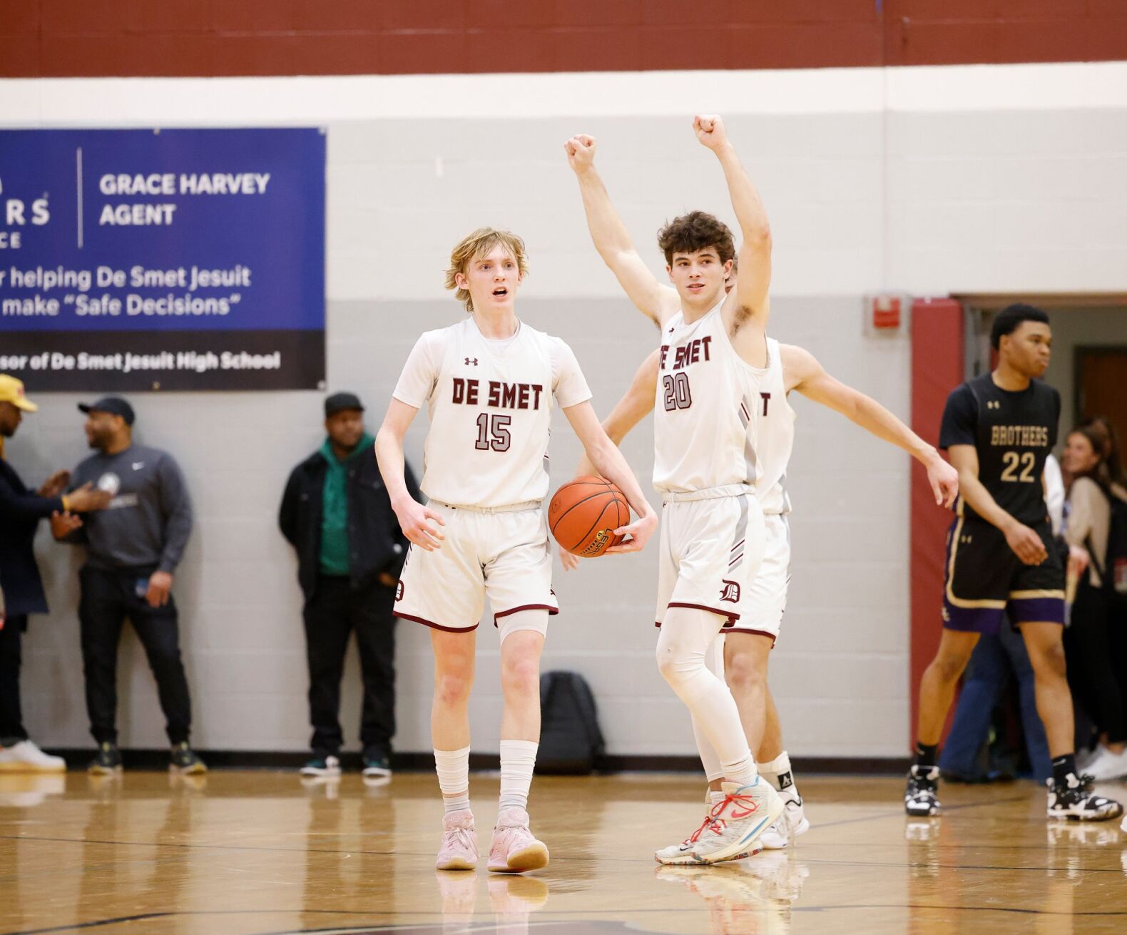 De Smet holds off CBC, earns at least share of MCC championship
