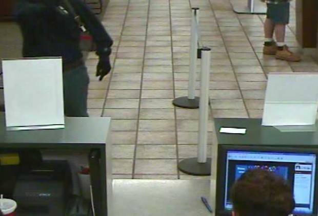 PNC Bank robbed in St. Charles