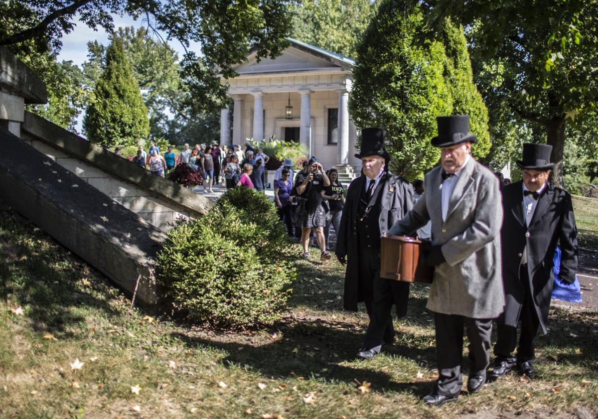 'Time to grieve.' Victorian-era funeral rites carry lessons for today ...