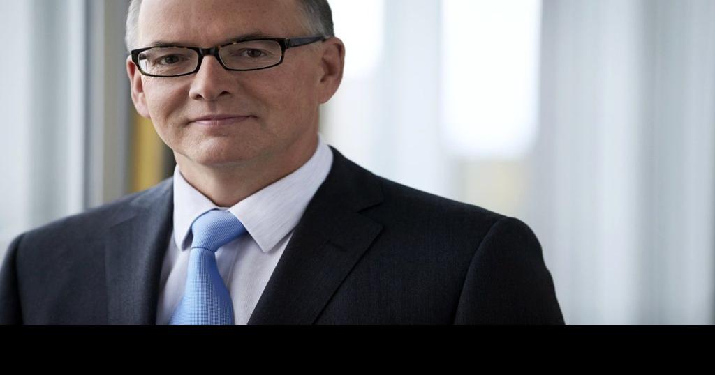 Earnings fall, but Energizer CEO's pay rises 29 percent to $9.6 million