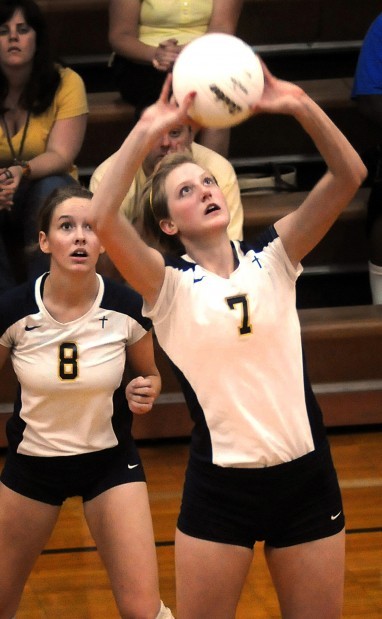 Michael, Gagen power Althoff to upset victory against Edwardsville