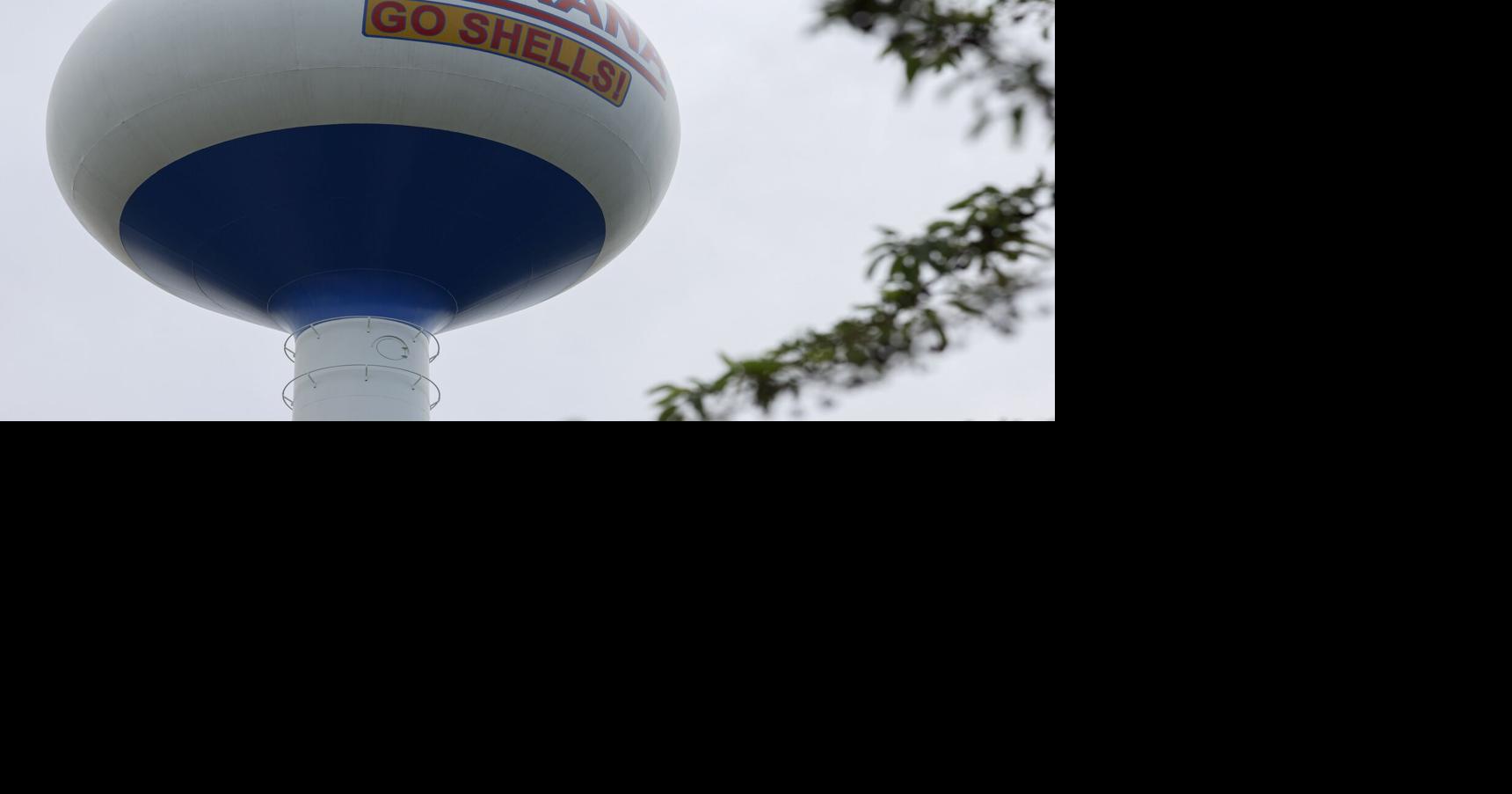 Roxana High School sits next to Wood River Refinery in Roxana, Ill.