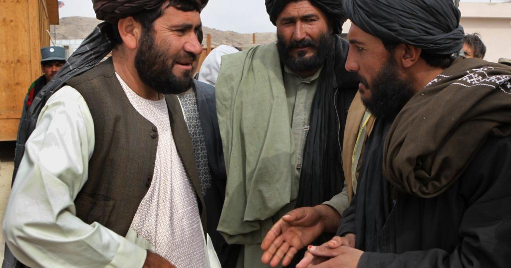 Video: How to wear an Afghan head scarf