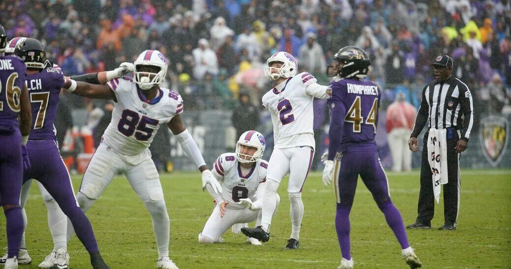 Alan Pergament: CBS' Ian Eagle, Charles Davis entertain through the ...