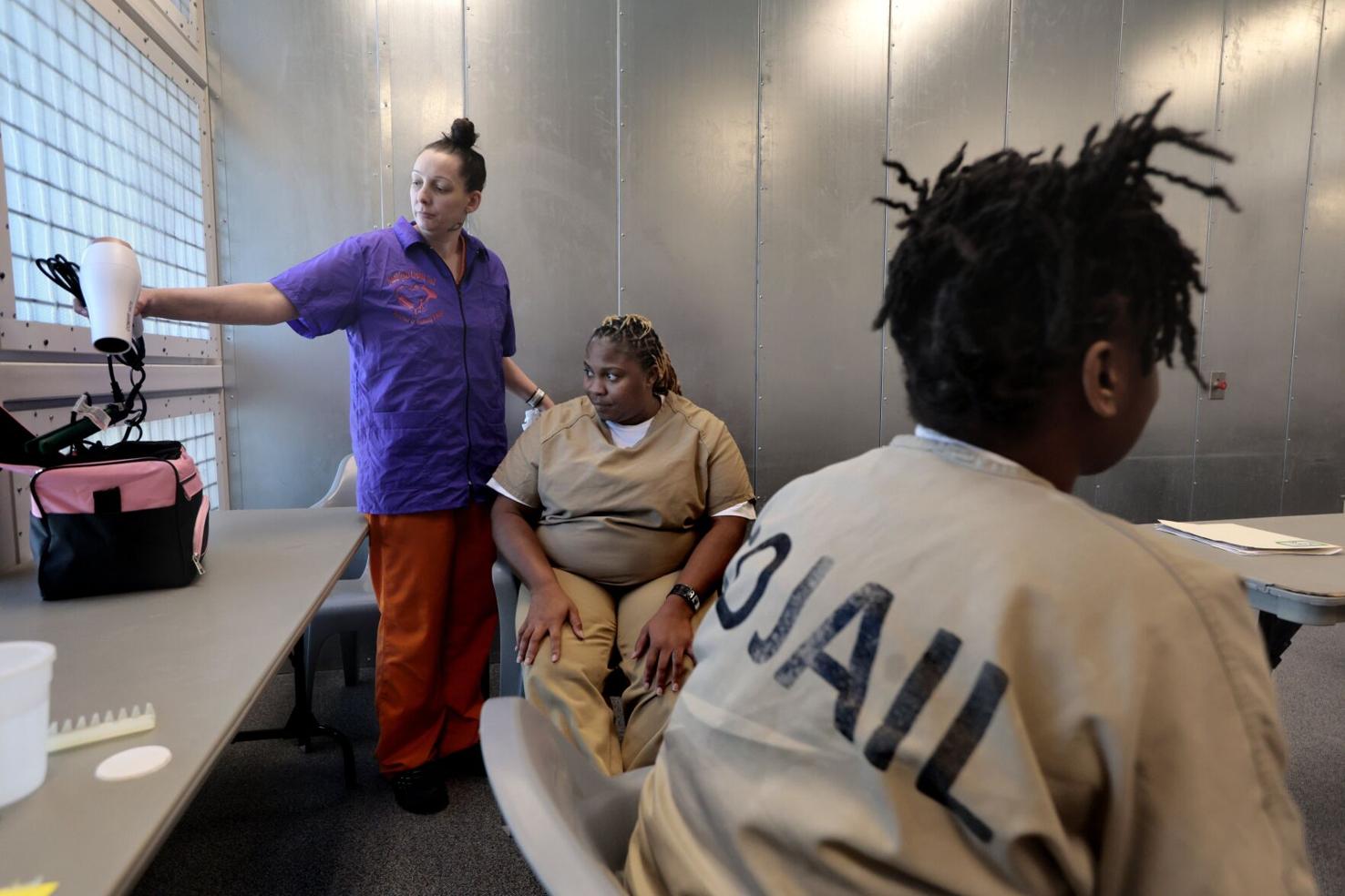 Photos: St. Louis County Jail offers beauty salon school training to ...