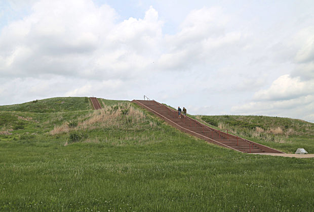 Monks Mound, Cahokia Mounds State Historic Site