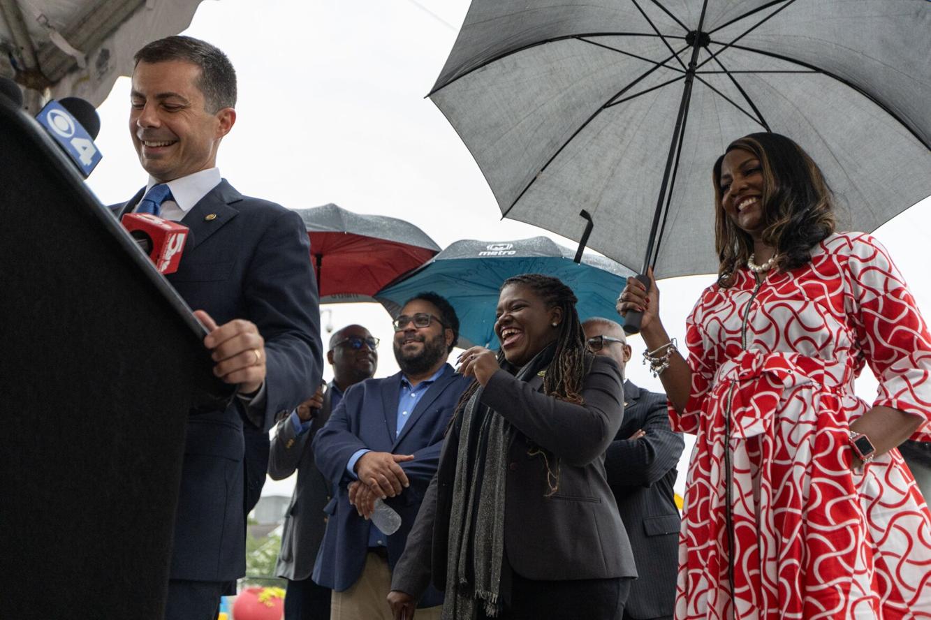 St. Louis mayor backs US Rep. Cori Bush for reelection